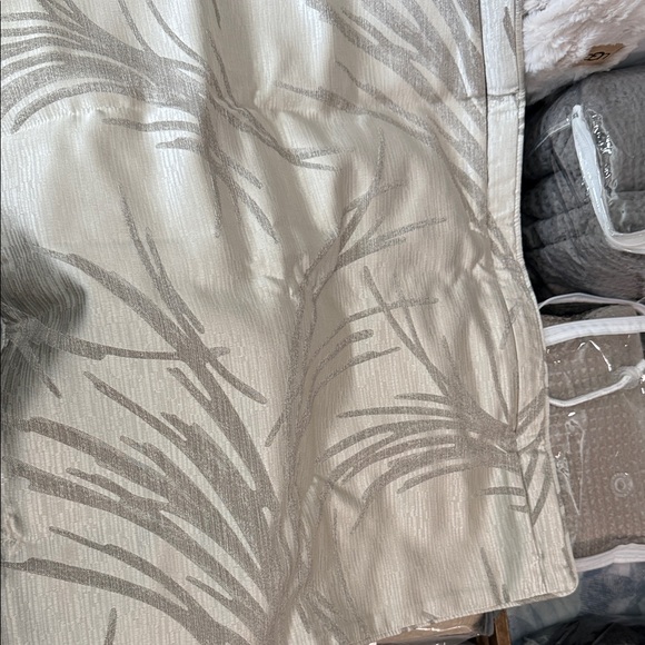 Hudson Park | Bedding | Stylish Cream Leaf Pattern Pillows Set Of 2 ...